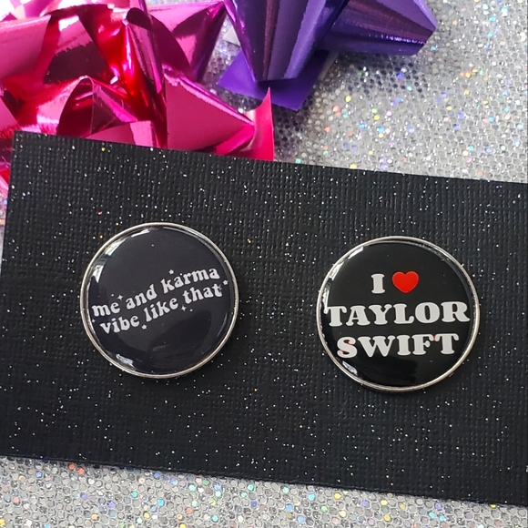 Taylor Swift | Jewelry | I Taylor Swift Pin Gift Set 2 Pk | Poshmark